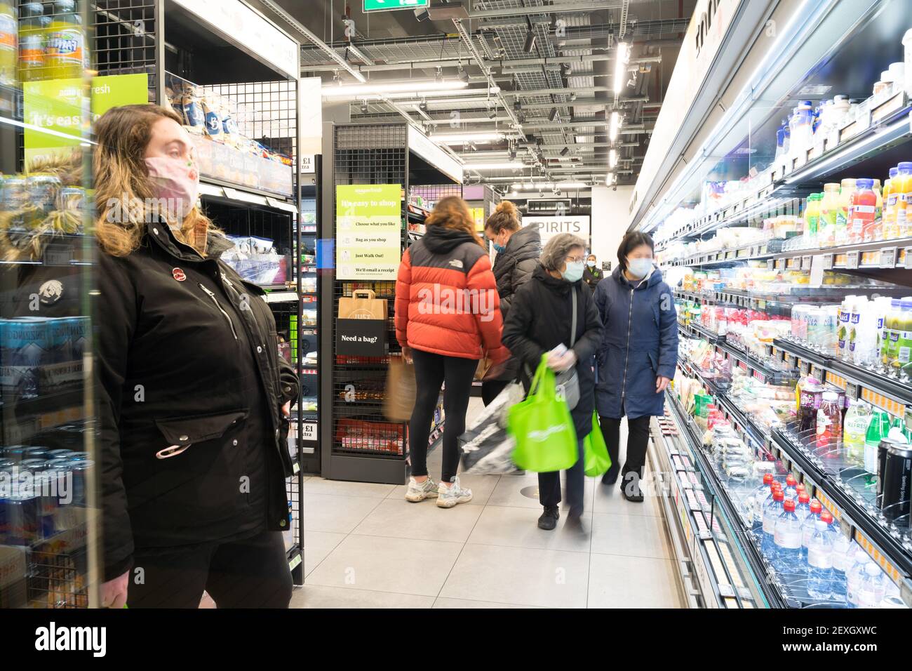 Amazon go supermarket hi-res stock photography and images - Alamy