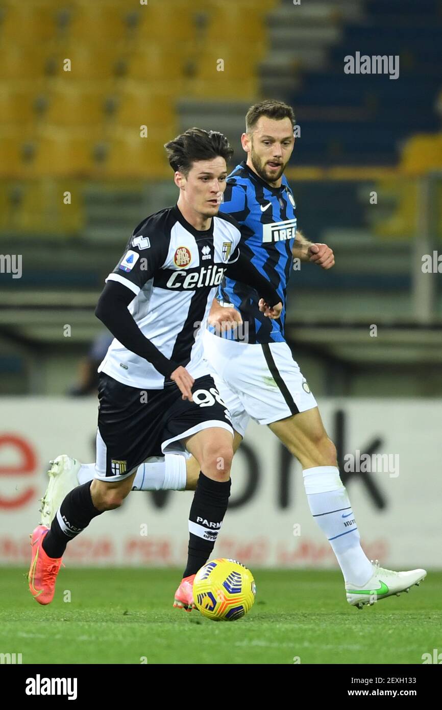 Dennis Man (Parma)Stefan De Vrij (Inter) during the Italian "Serie A ...