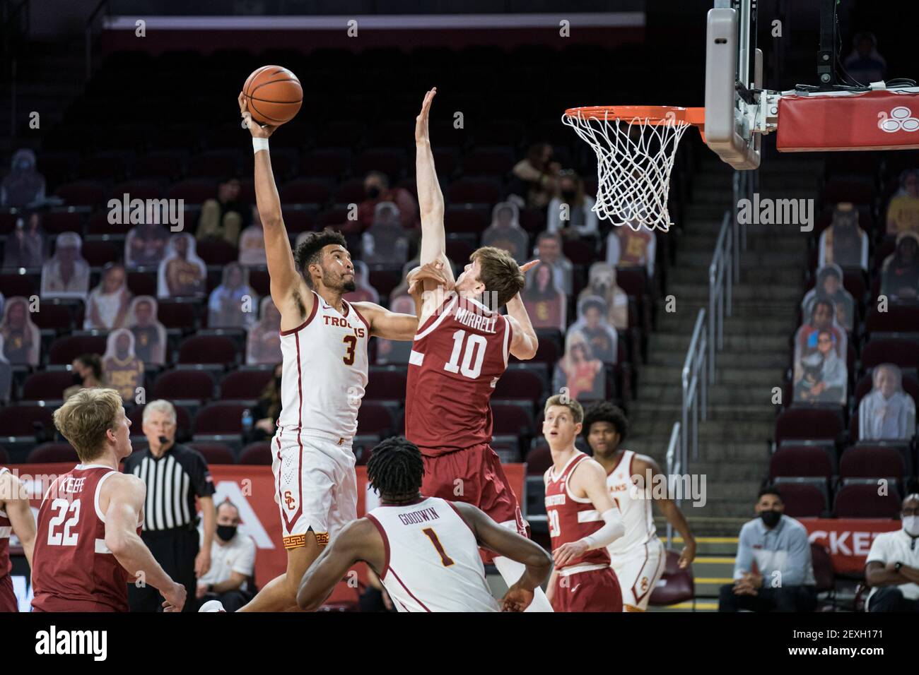 Southern California Trojans forward Isaiah Mobley (3) is defended by ...