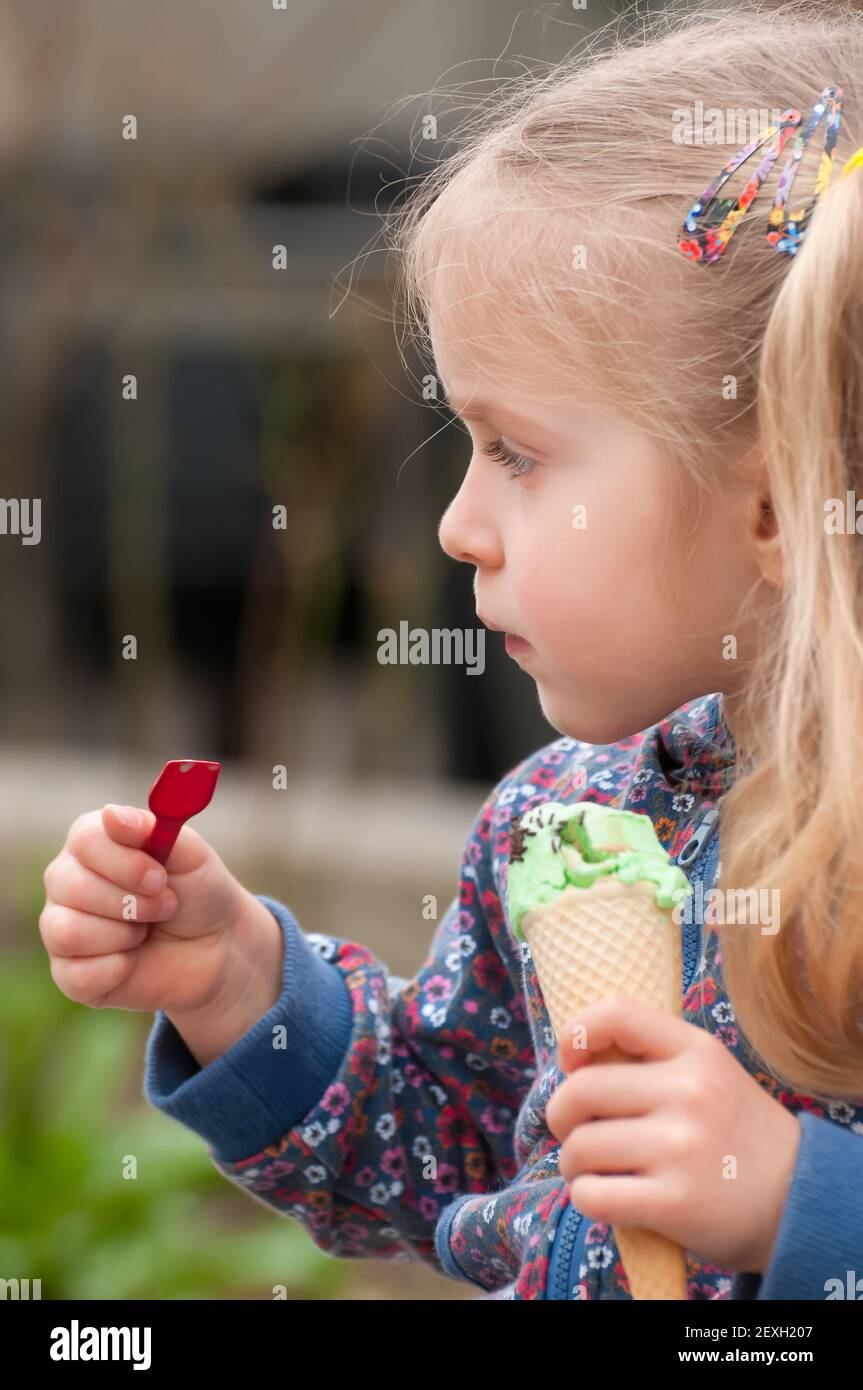 Ice cream lips hi-res stock photography and images - Alamy