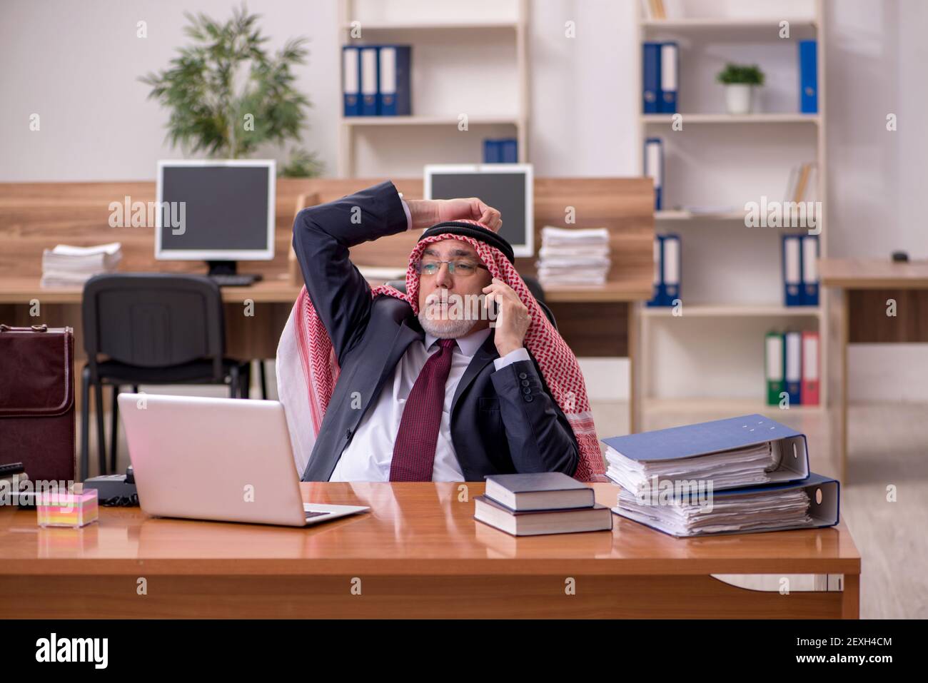 Old arabic documents hi-res stock photography and images - Alamy