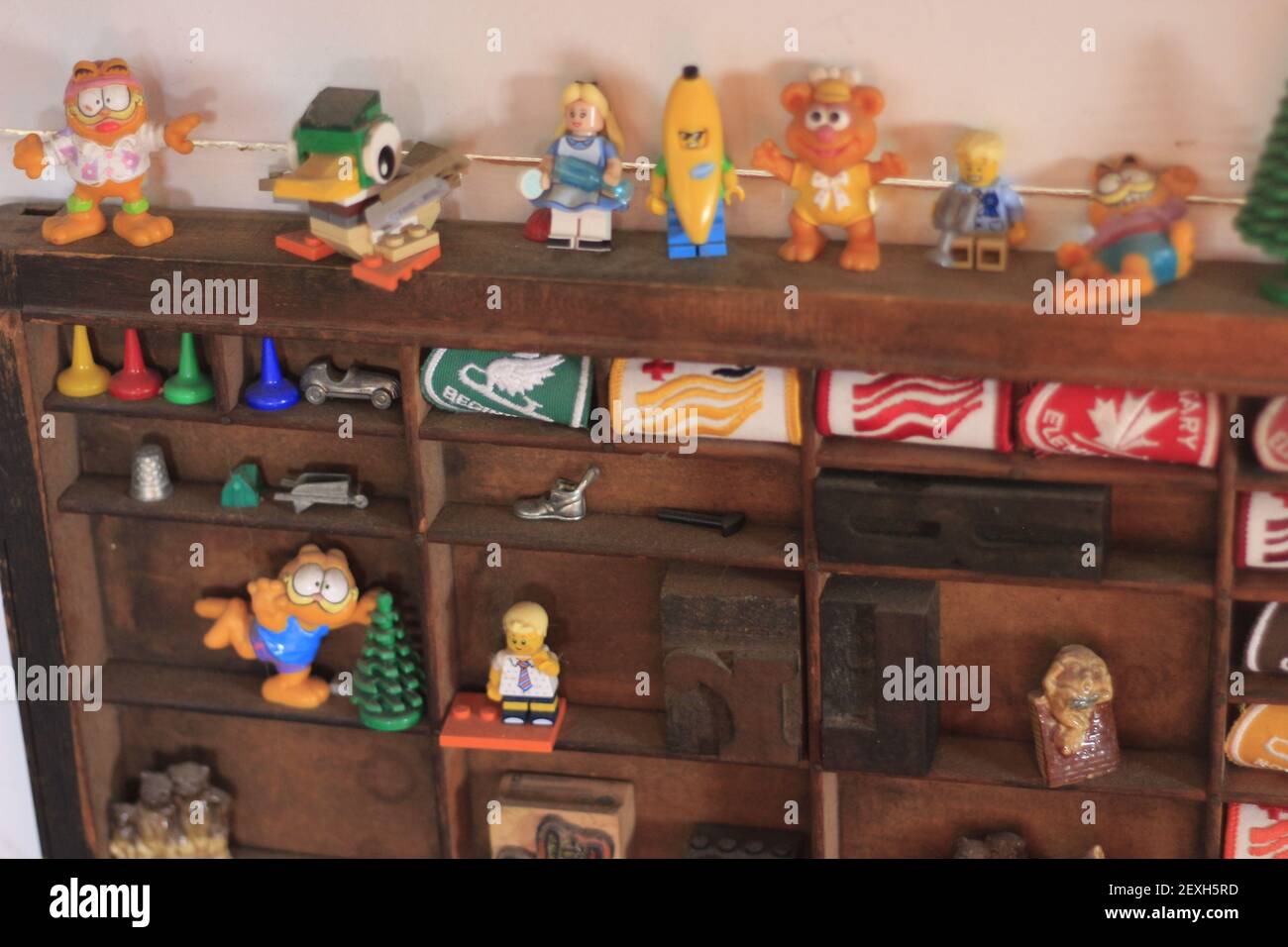 Vintage collectables in a old log cabin in Canada Stock Photo - Alamy