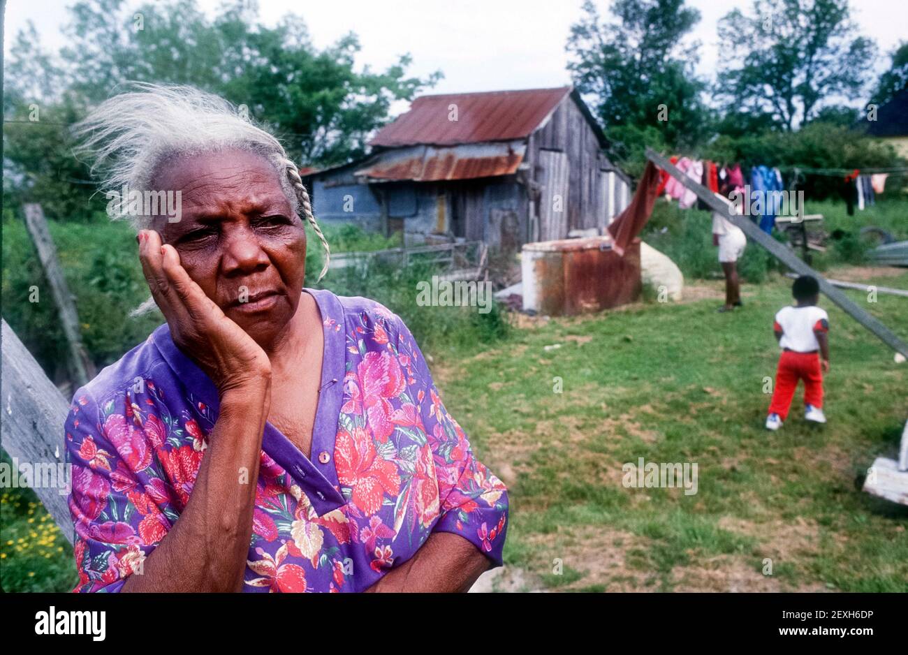 Below poverty level hi-res stock photography and images - Alamy