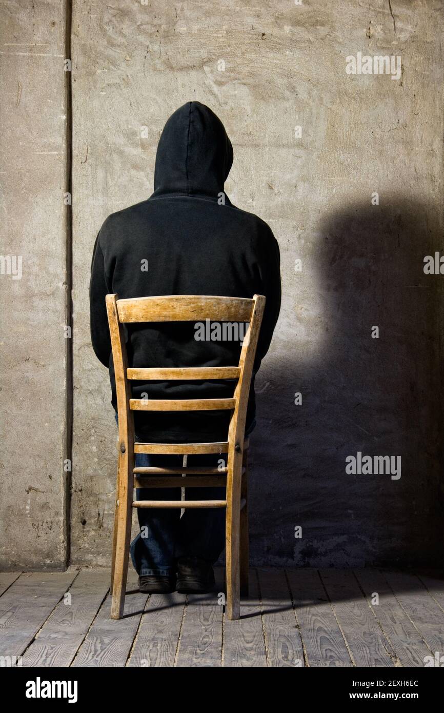 Man facing wall hi-res stock photography and images - Alamy