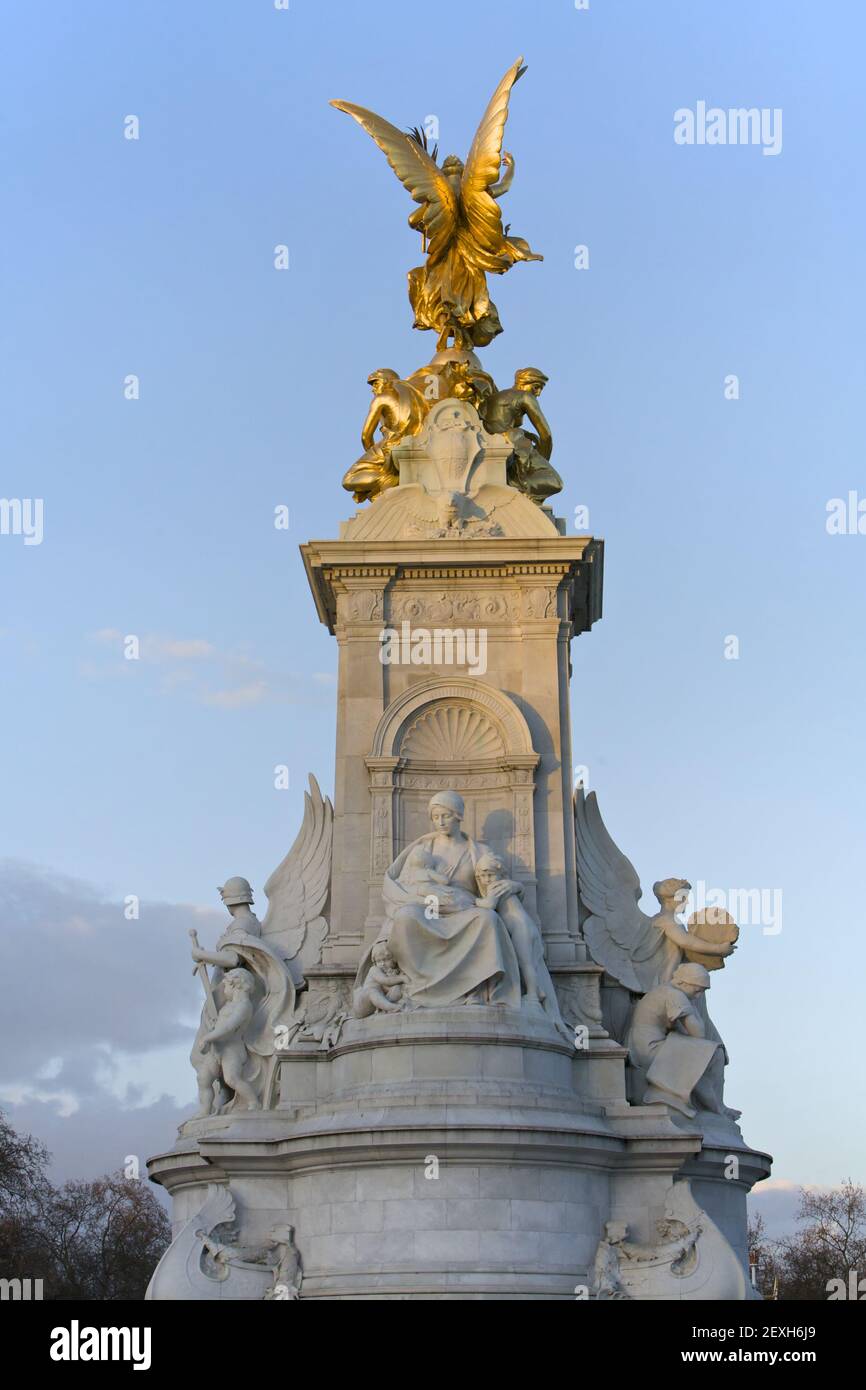 Buckingham Palace, Queen Victoria Memorial Stock Photo - Alamy