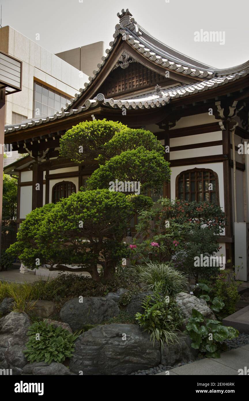 Ancient japanese temples hi-res stock photography and images - Alamy