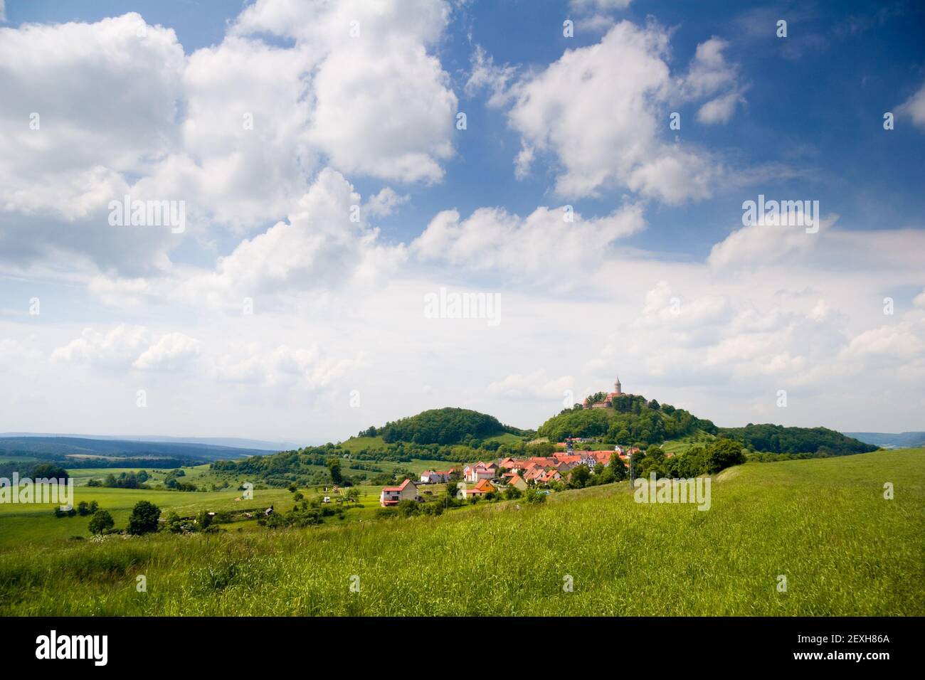 Historic castle grassland hi-res stock photography and images - Alamy