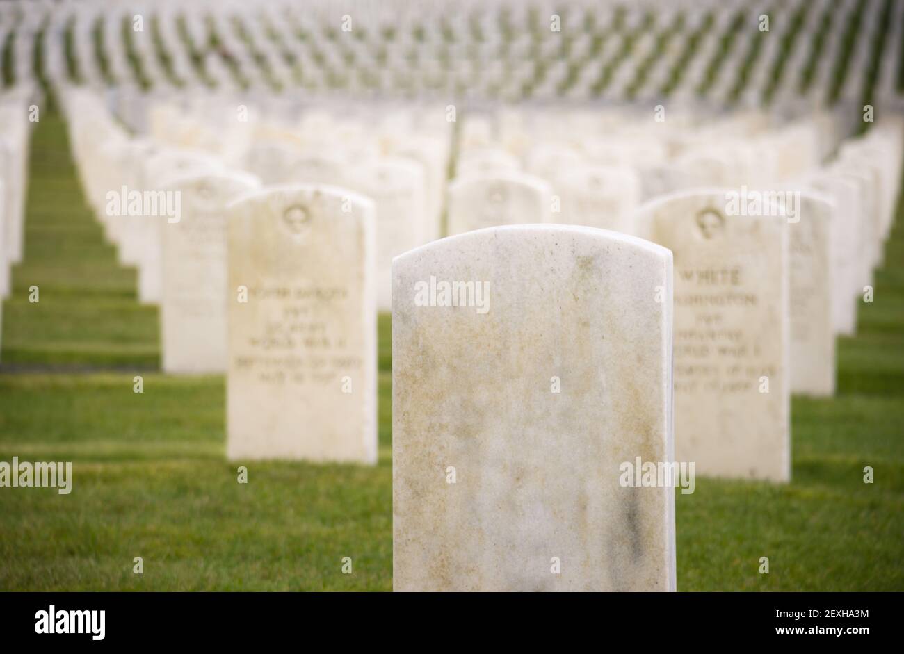 Military headstones hi-res stock photography and images - Alamy