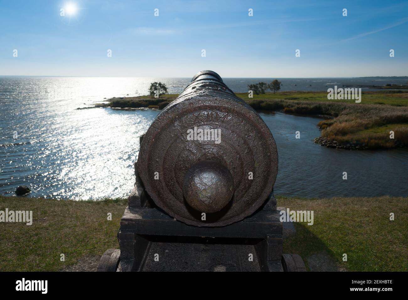 Cannon shot iron hi-res stock photography and images - Alamy