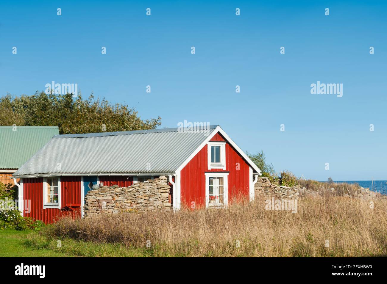 Beautiful white red cottage hi-res stock photography and images - Alamy