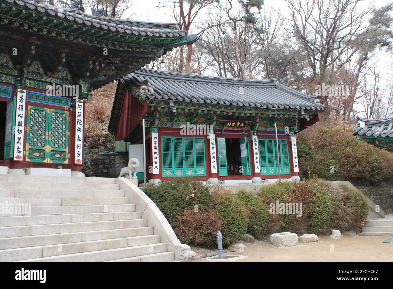 Ornate traditional prayer hall in a Buddhist Temple complex, Seoul ...