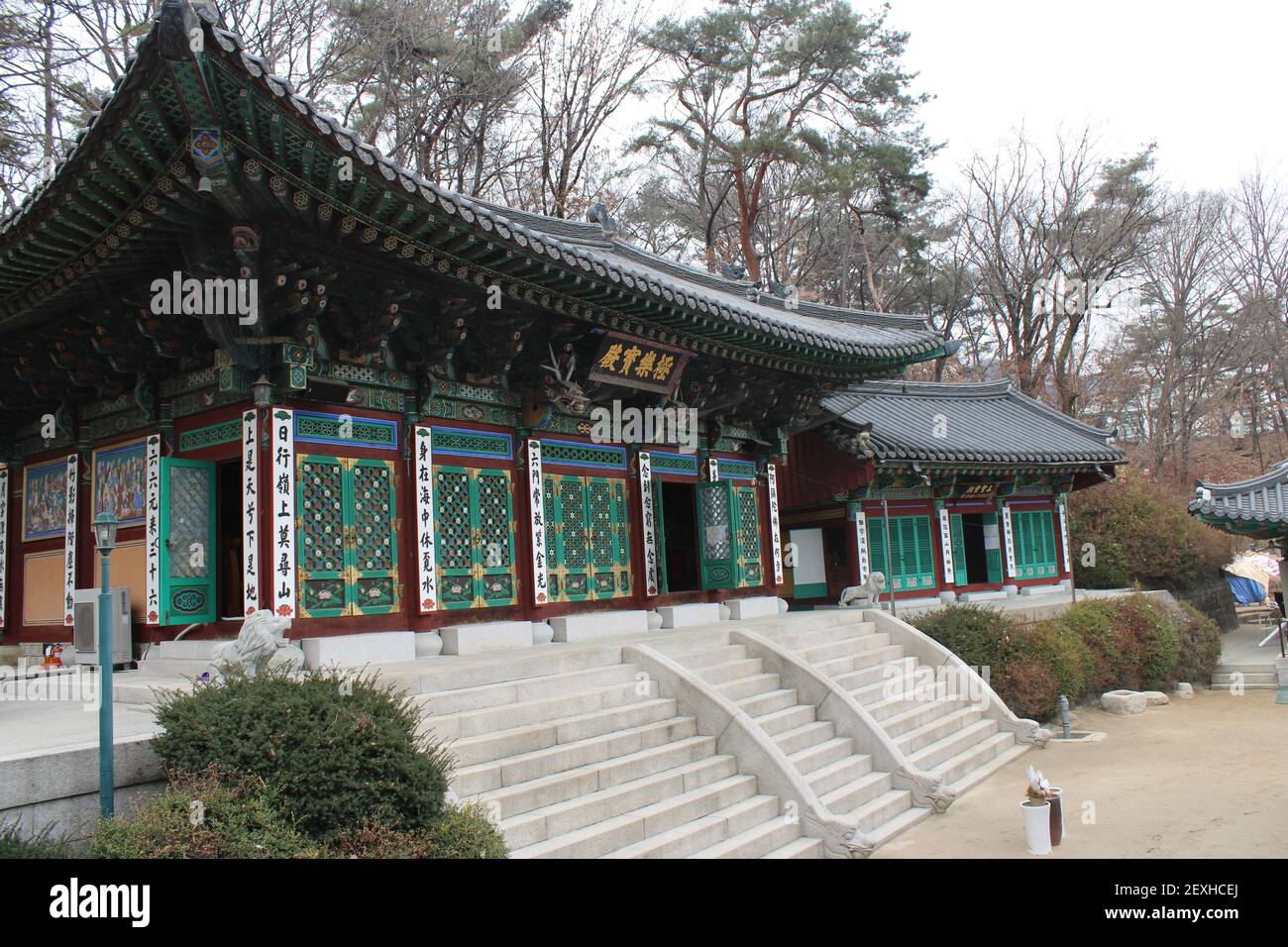 Ornate traditional prayer hall in a Buddhist Temple complex, Seoul ...