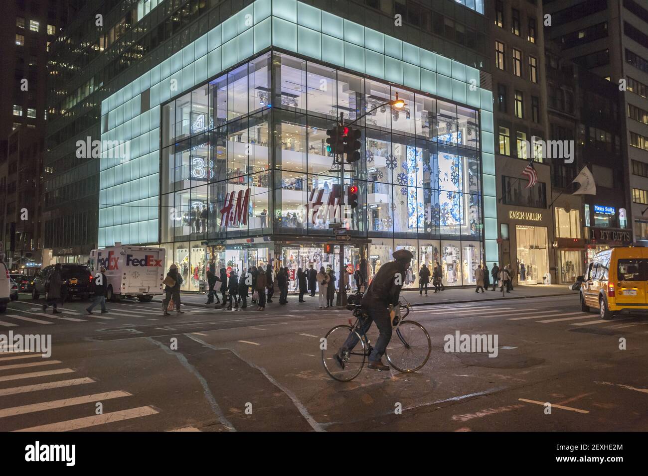 The new H&M flagship store in Midtown Manhattan on Tuesday, December 9 ...