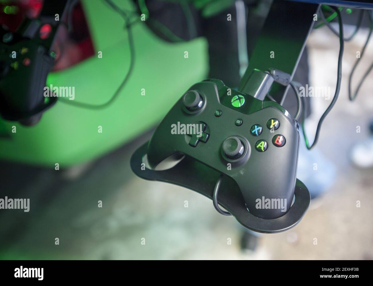 Xbox game advertisement hi-res stock photography and images - Alamy