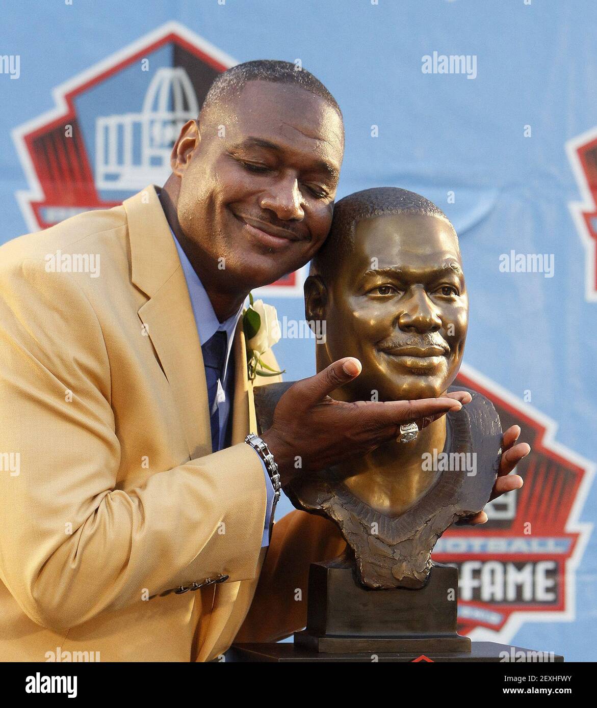 Tampa Bay Buccaneers linebacker Derrick Brooks hugs his bust after his ...