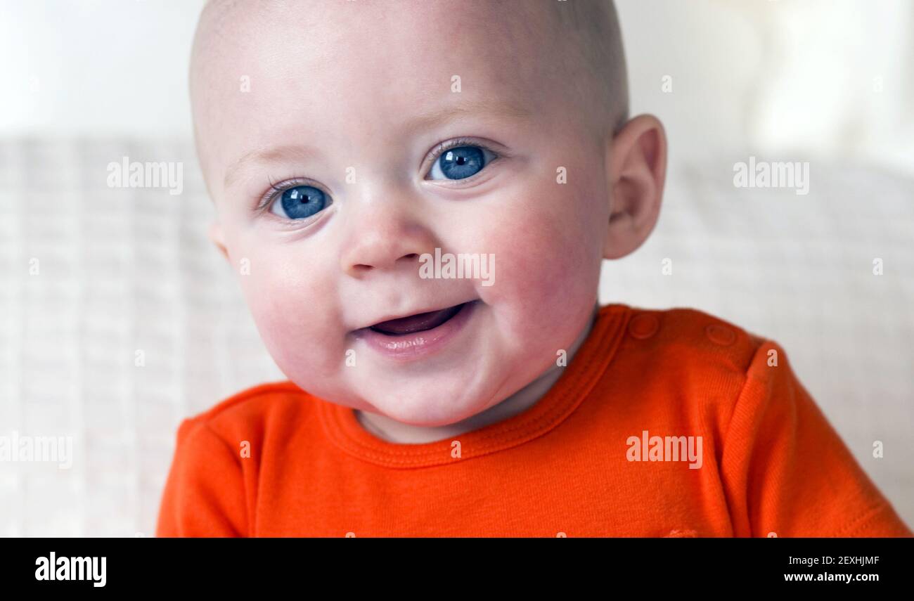 Cheerful bright blue eyes hi-res stock photography and images - Alamy