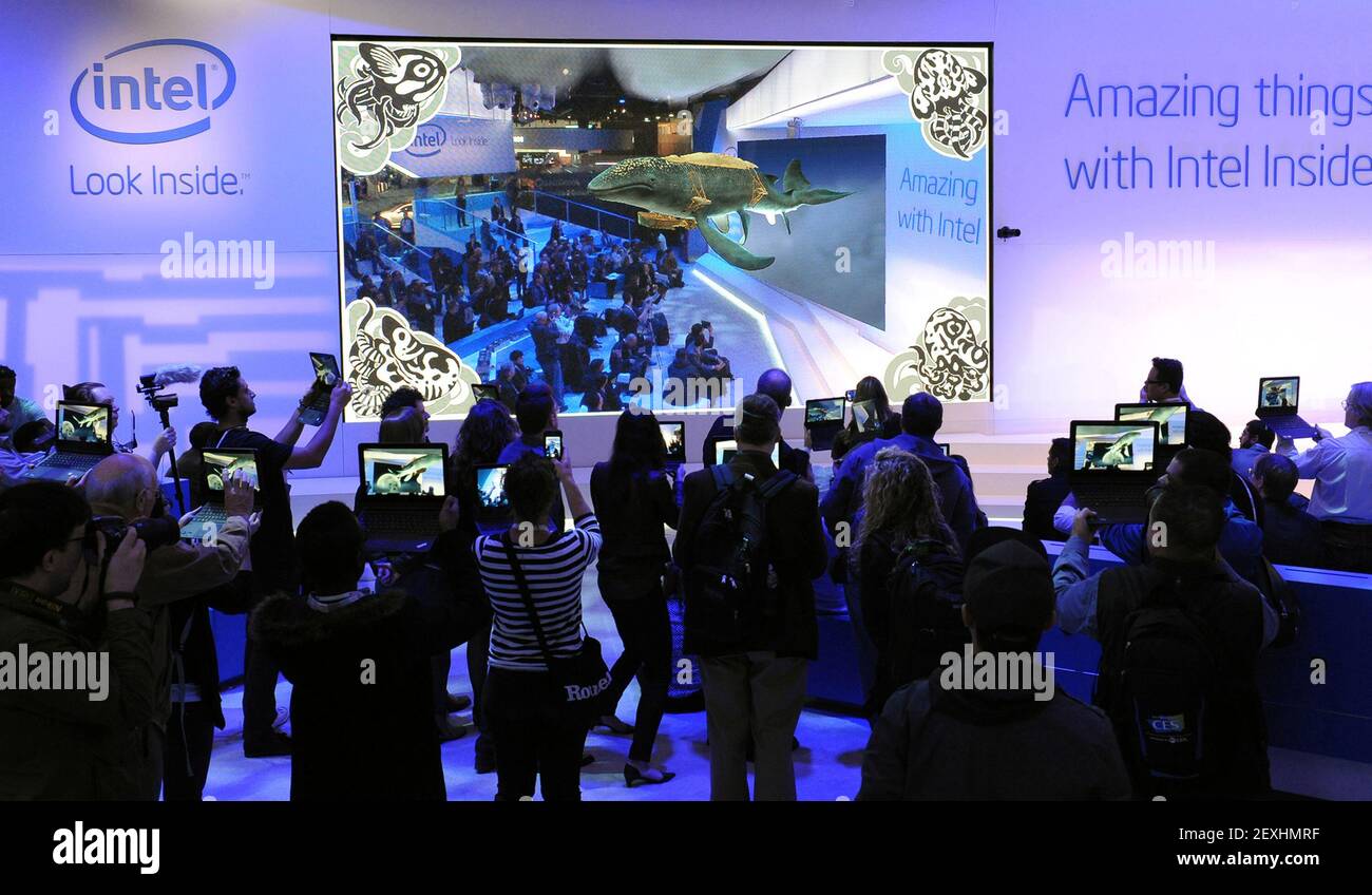 Intel booth ces hi-res stock photography and images - Alamy