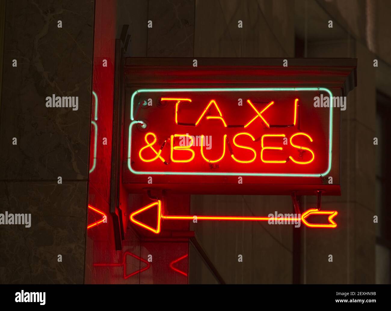 Arrow signage hi-res stock photography and images - Alamy