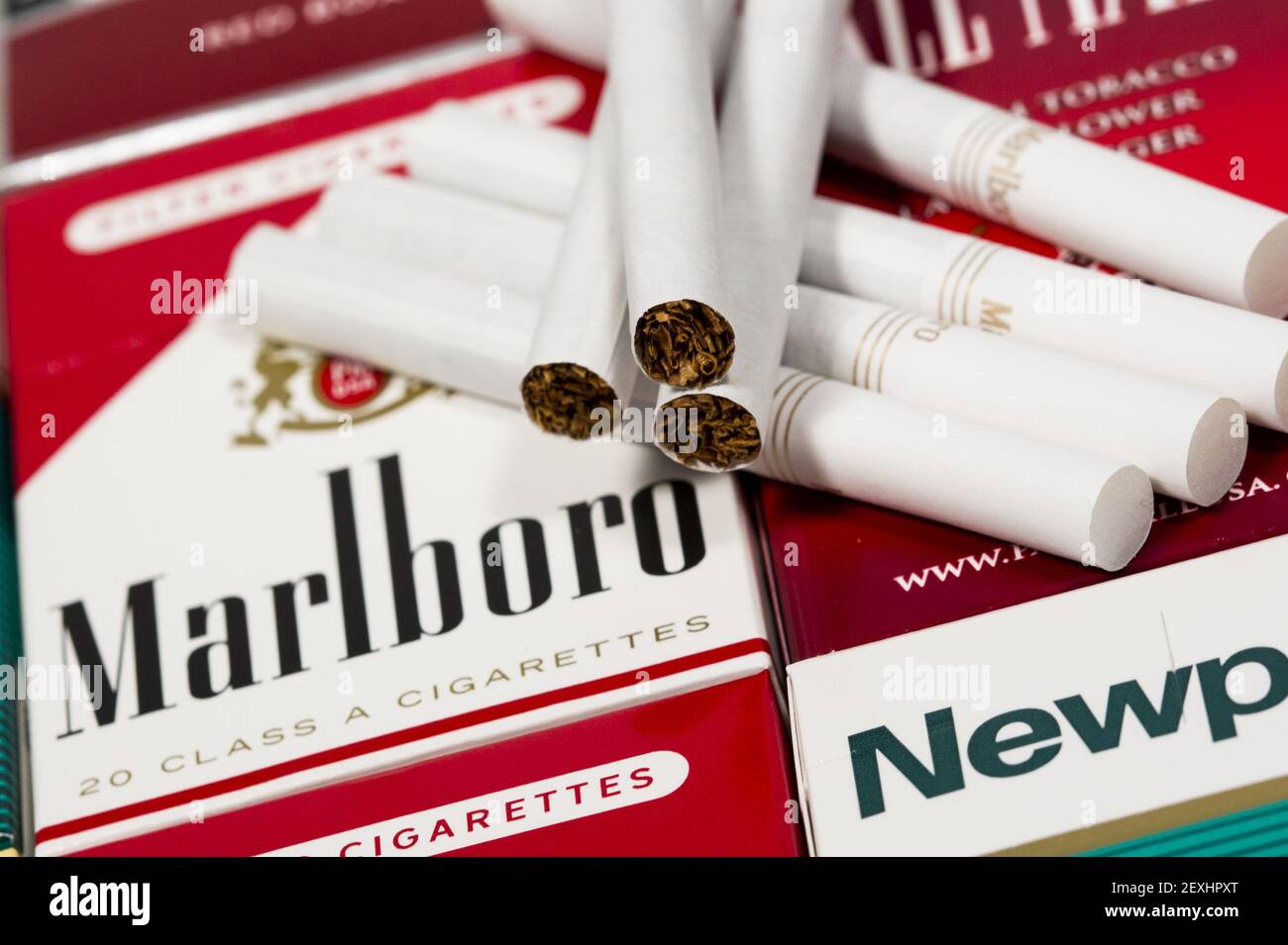 Winston Gold Cigarettes