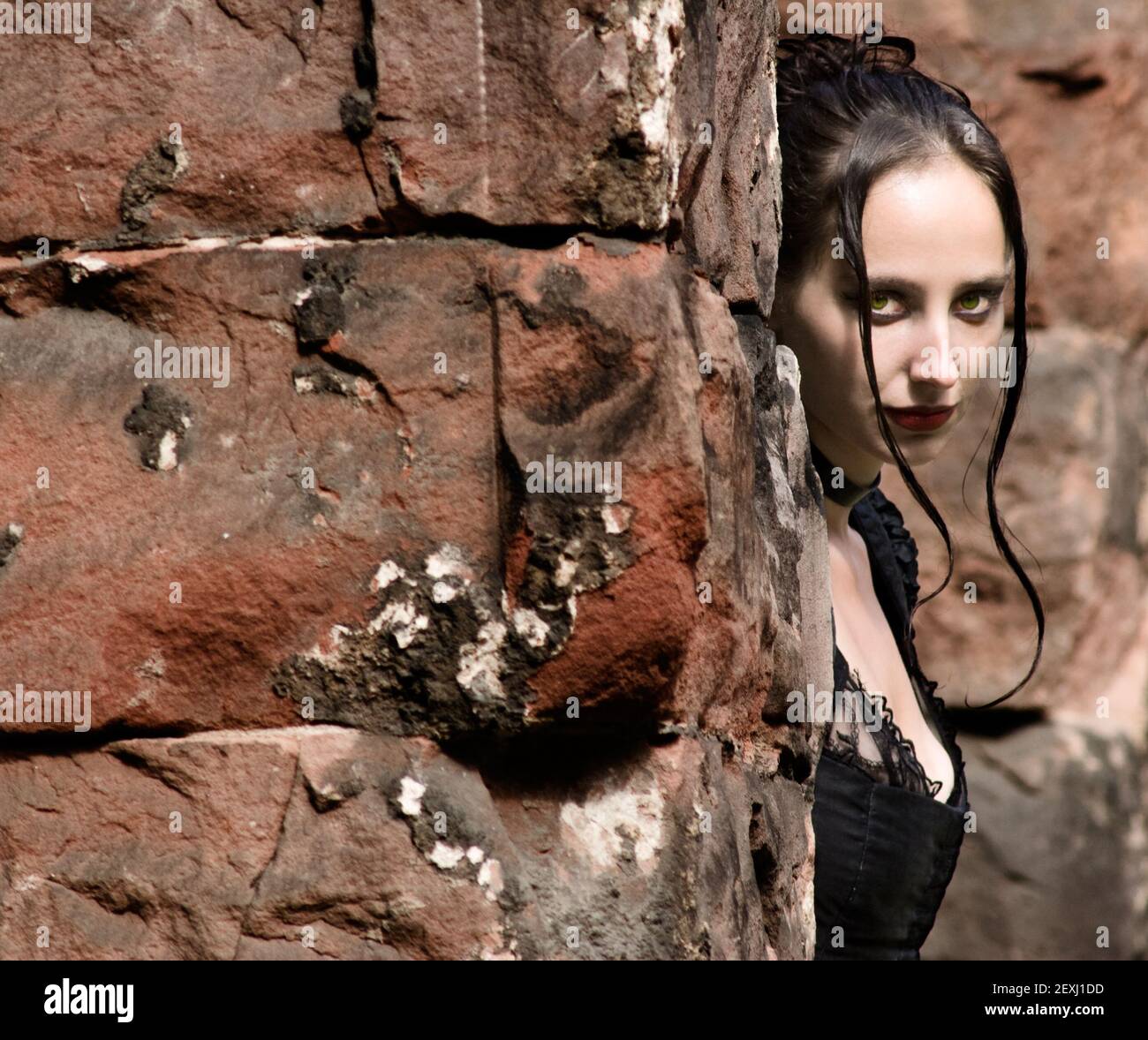 Fashion in ruins hi-res stock photography and images - Alamy