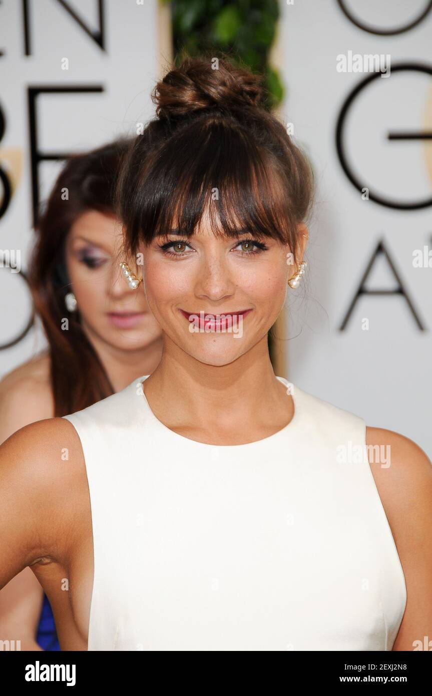 Actress Rashida Jones arrives at the 71st Annual Golden Globe Awards ...