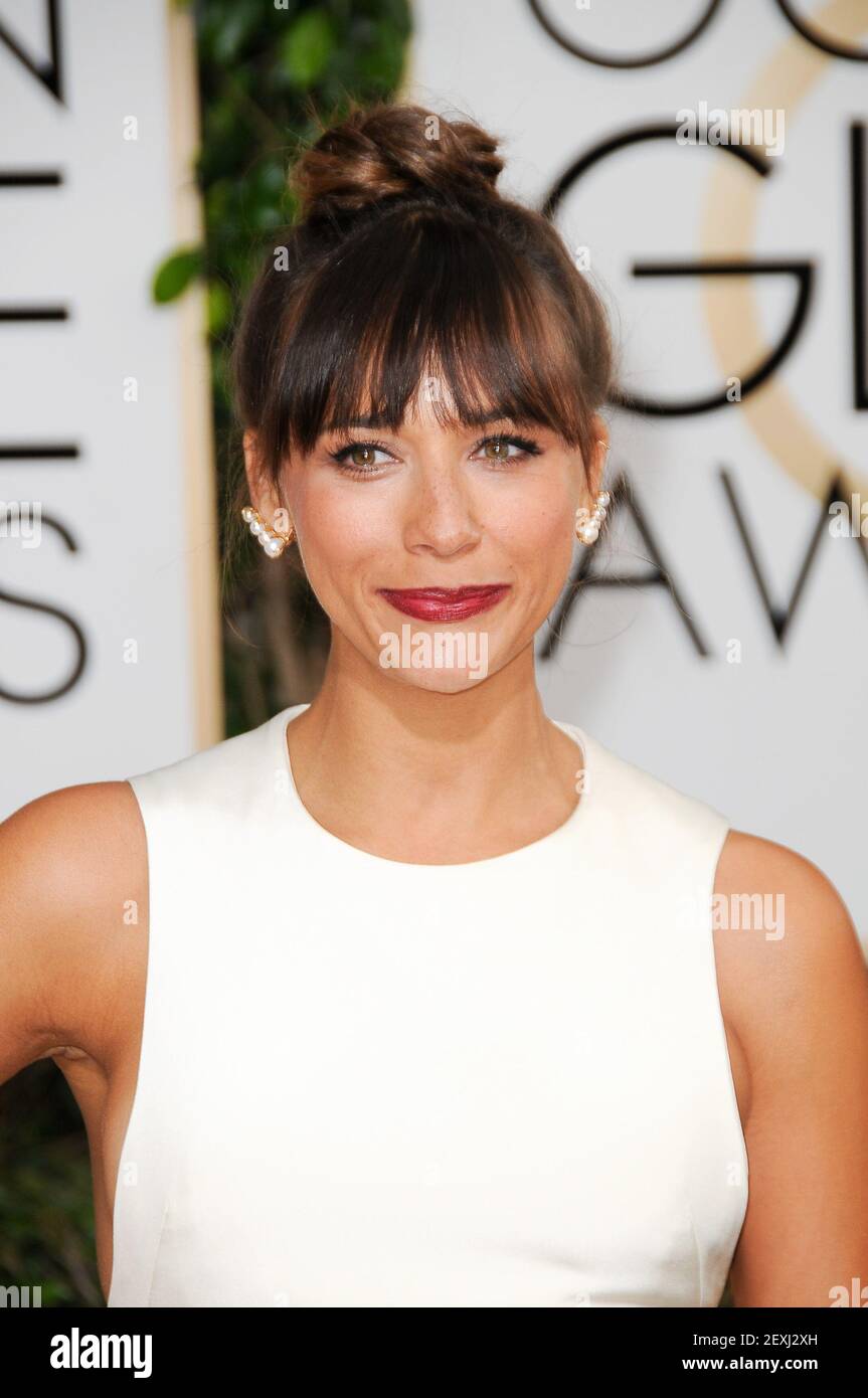 Actress Rashida Jones arrives at the 71st Annual Golden Globe Awards ...