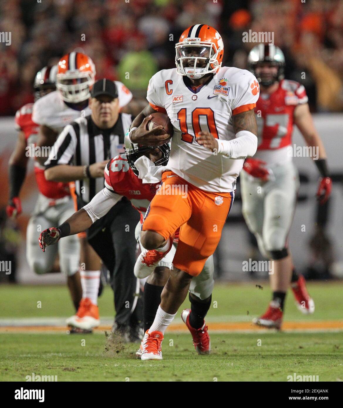 Clemson quarterback Tajh Boyd (10) scores in the first quarter against ...