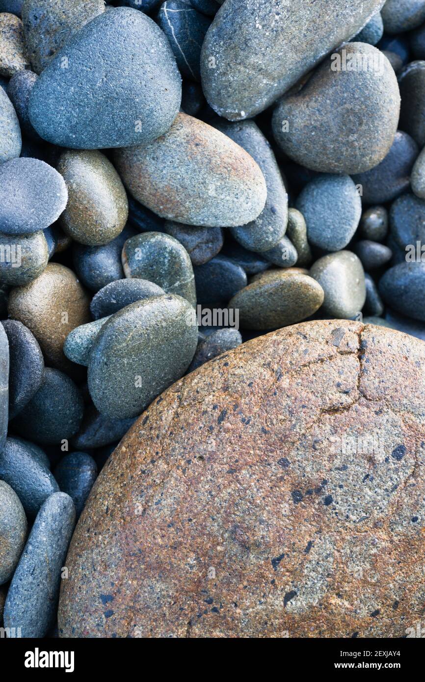 Smooth round rocks hi-res stock photography and images - Alamy