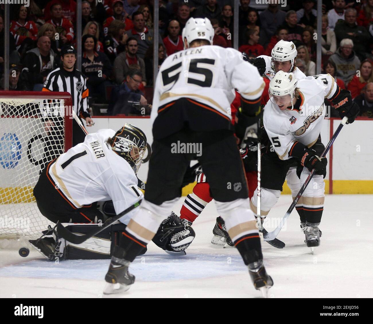 The Chicago Blackhawks' Kris Versteeg scores against Anaheim Ducks ...
