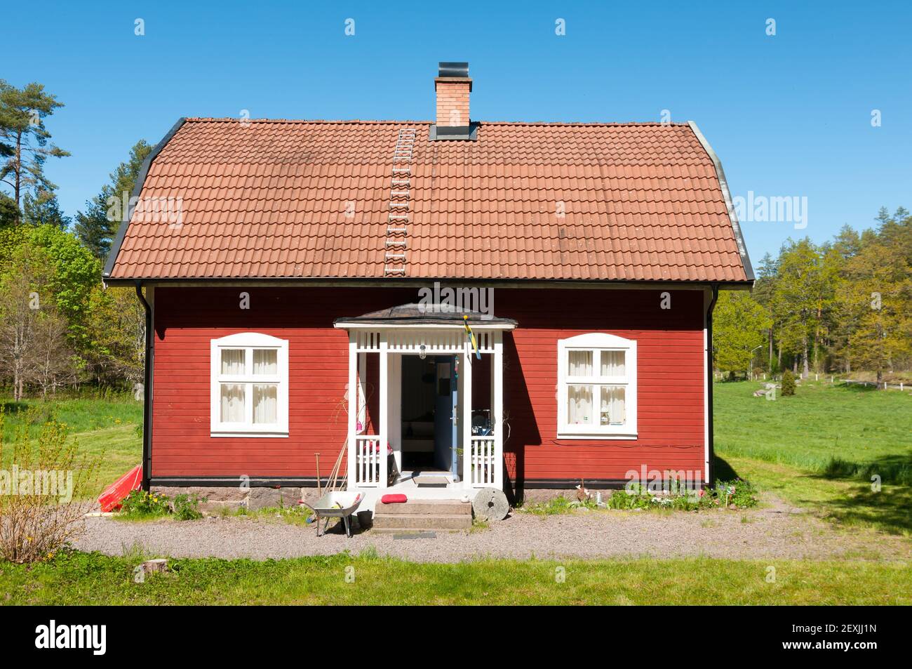 Traditional swedish farm house hi-res stock photography and images - Alamy