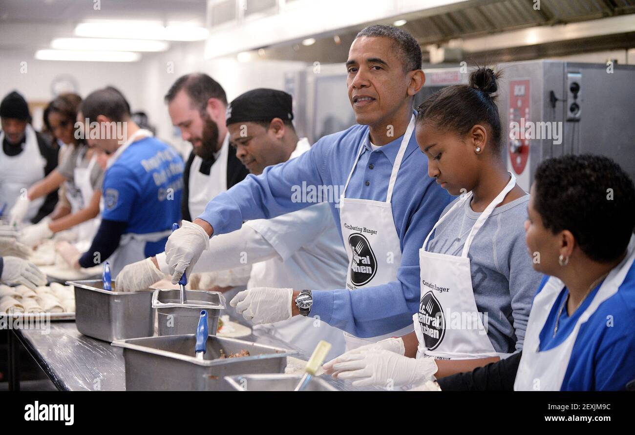 President Barack Obama with daughter Sasha and First Lady Michelle ...
