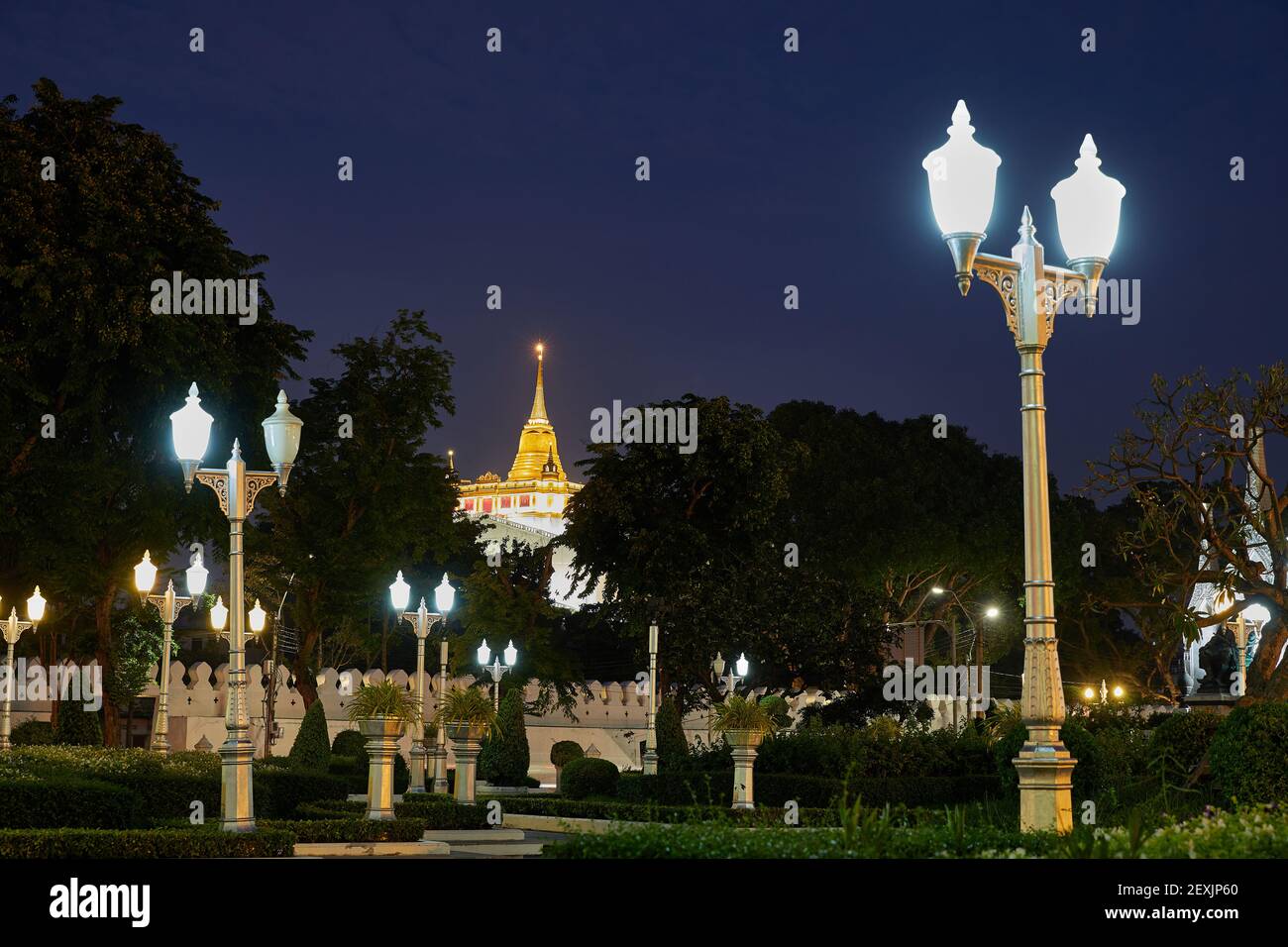 Golden mount temple night hi-res stock photography and images - Alamy