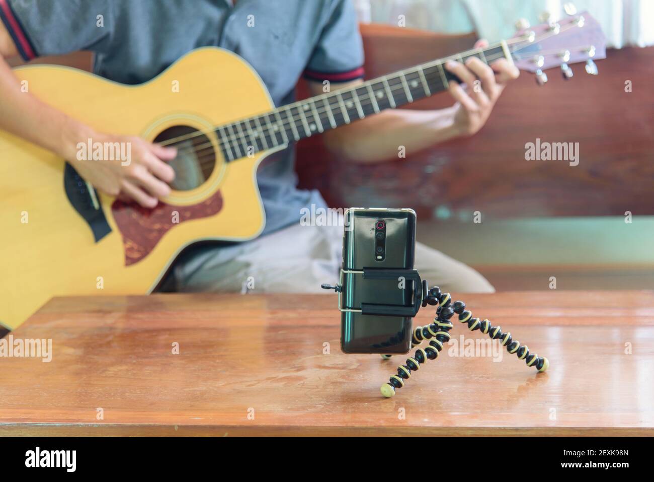 Man playing guitar streaming video hi-res stock photography and images ...