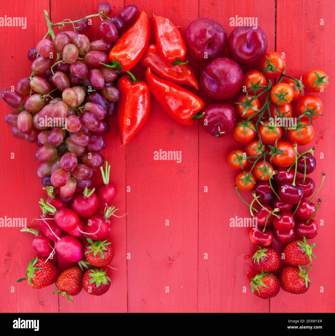 Red fruits and vegetables hi-res stock photography and images - Alamy