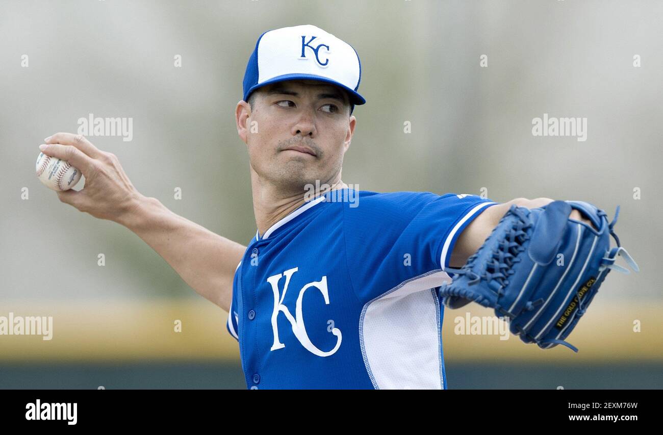 Kansas City Royals pitcher Jeremy Guthrie throws during an intra-squad ...