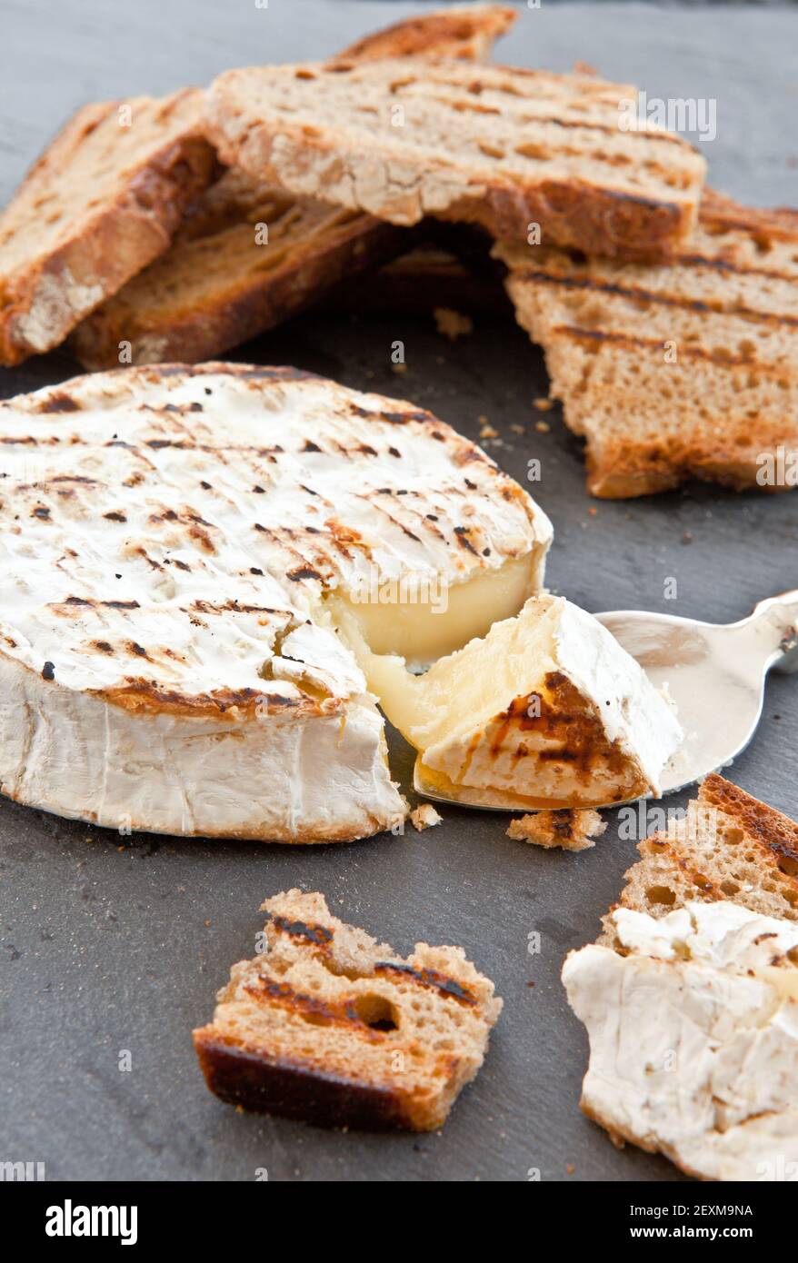 Grilled camembert with bread Stock Photo - Alamy