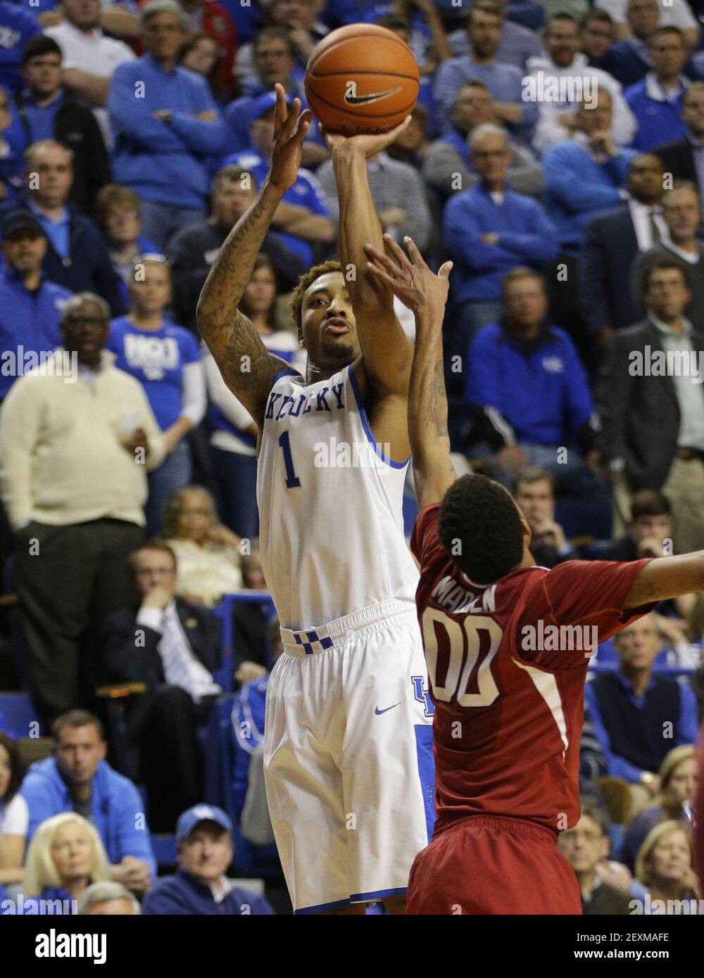 Kentucky Wildcats guard/forward James Young (1) hits a three pointer ...