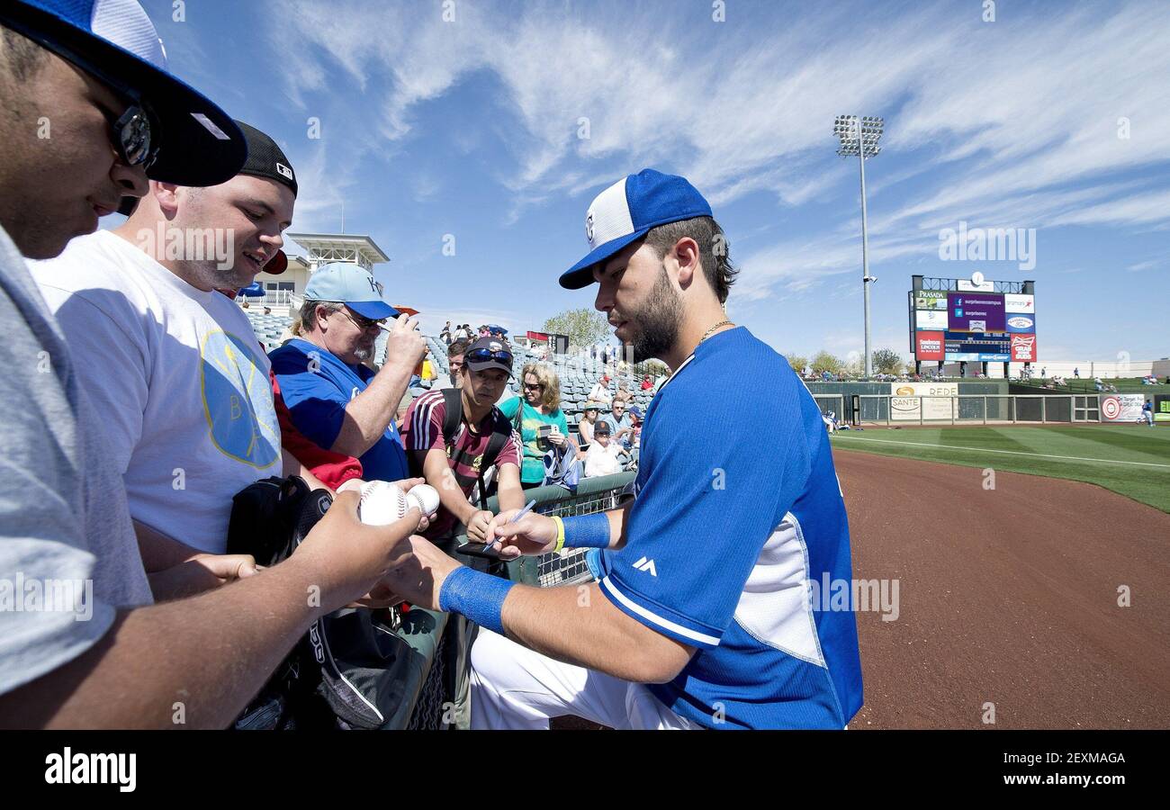 Kansas City Royals first baseman Eric Hosmer (35) signs autographs ...