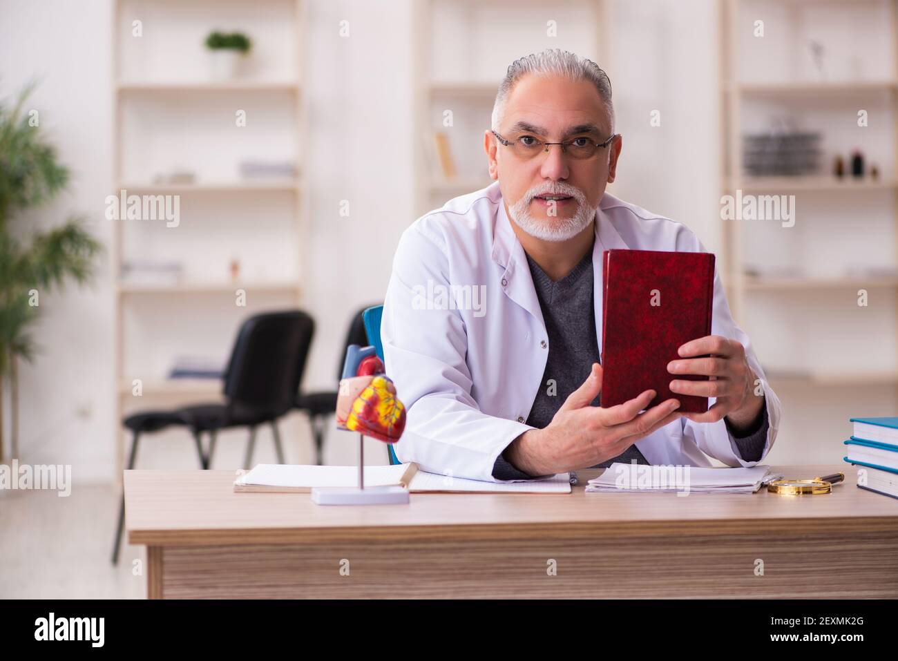 Old doctor cardiologist sitting in the classroom Stock Photo - Alamy