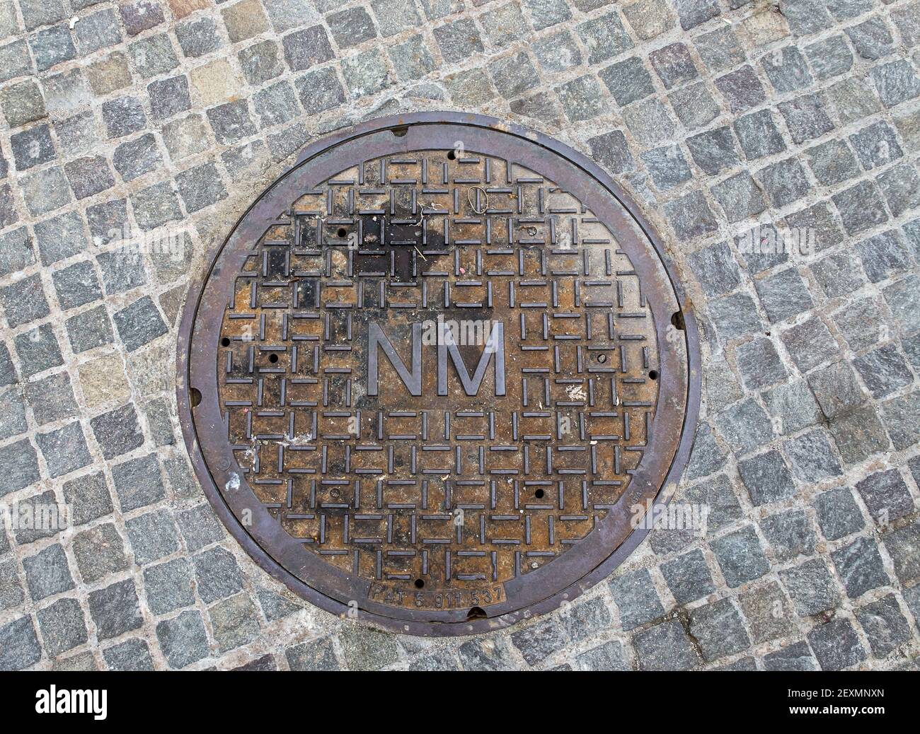 Manhole street concrete hi-res stock photography and images - Alamy
