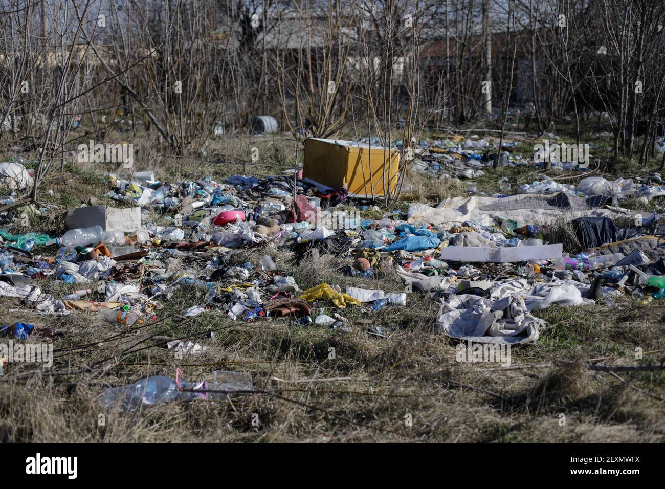 Scattered garbage hi-res stock photography and images - Alamy