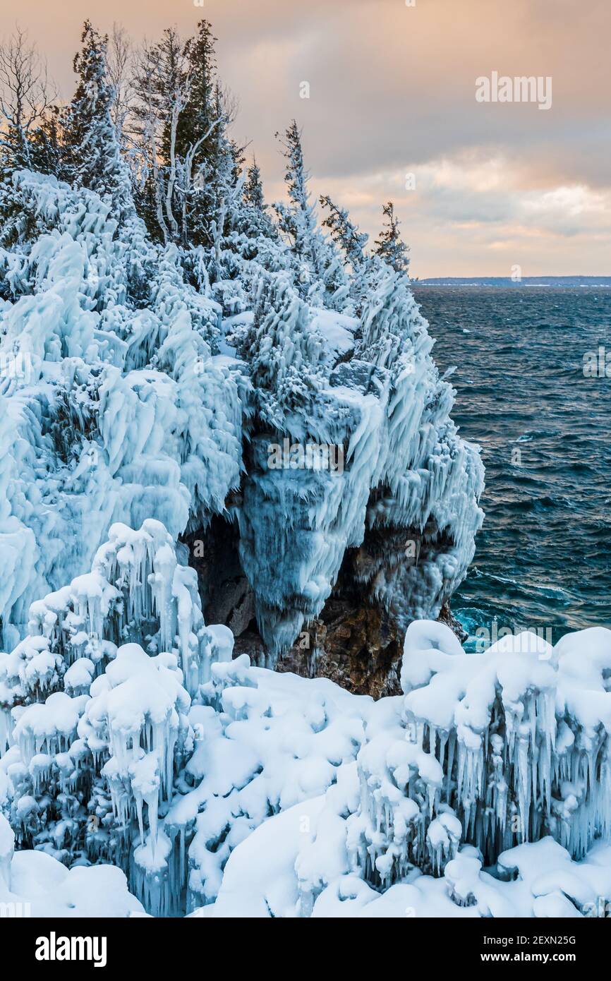 Indian Head Cove & The Grotto Bruce Peninsula National Park Tobermory ...