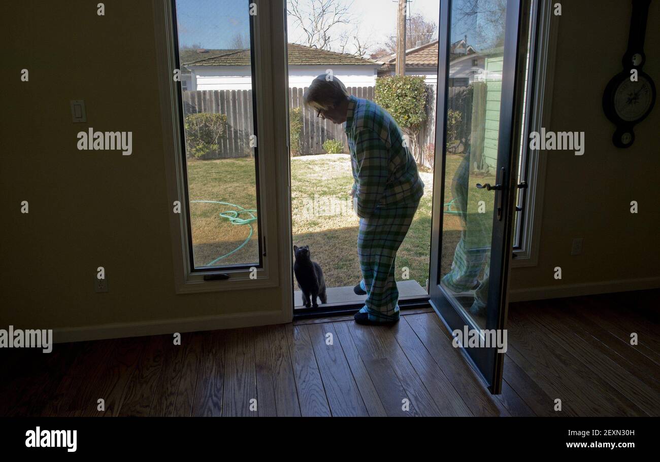 Jennifer Small, who has younger onset Alzheimerâ€™s disease, lets in ...