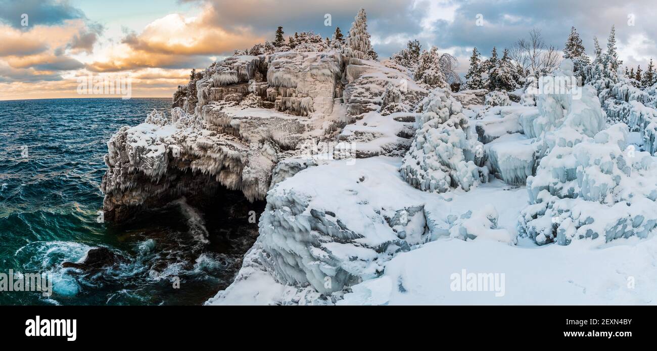 Indian Head Cove & The Grotto Bruce Peninsula National Park Tobermory ...