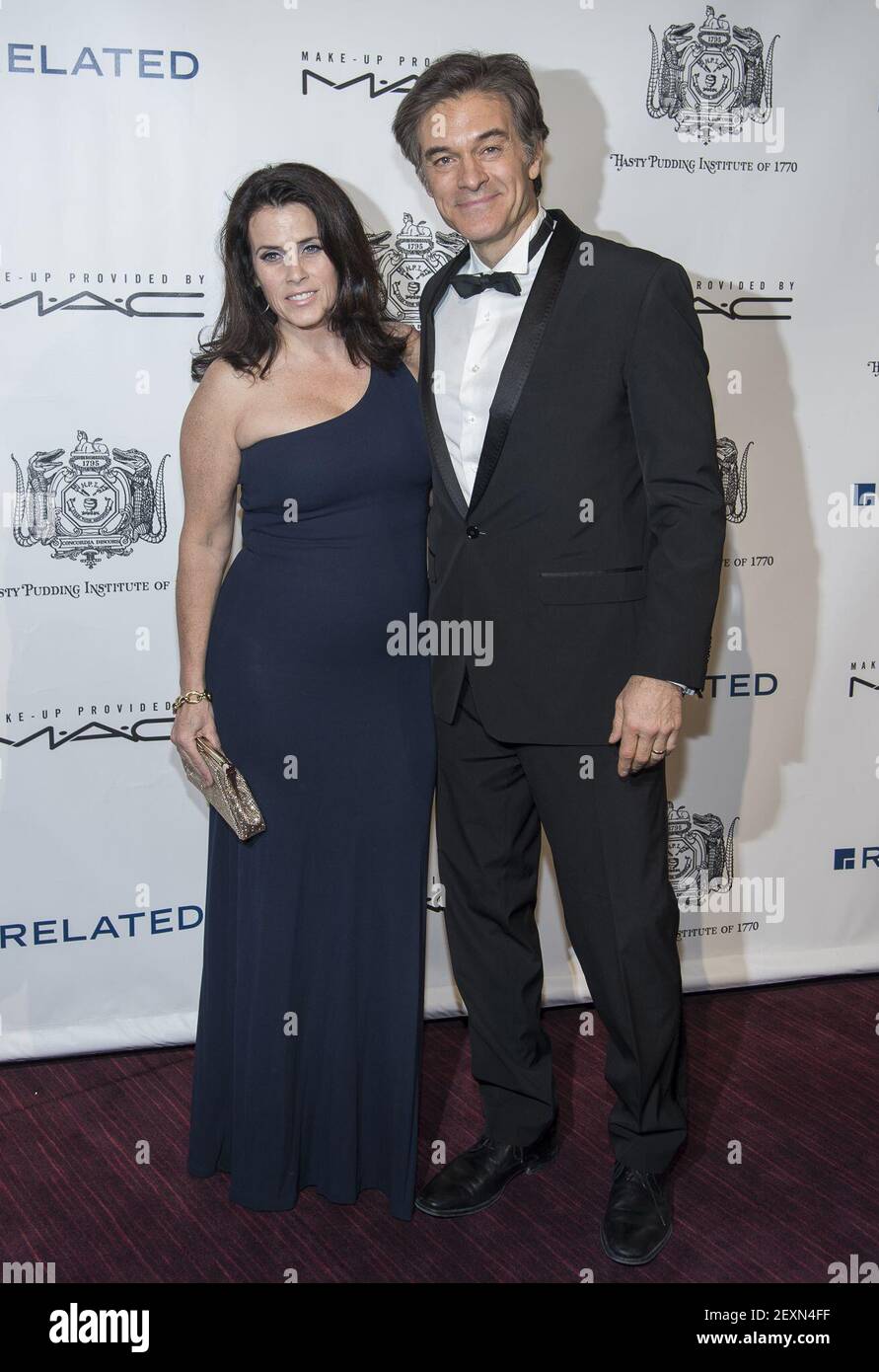 (L-R) Lisa Oz, Dr. Mehmet Oz attend the 2014 Hasty Pudding Institute Of ...