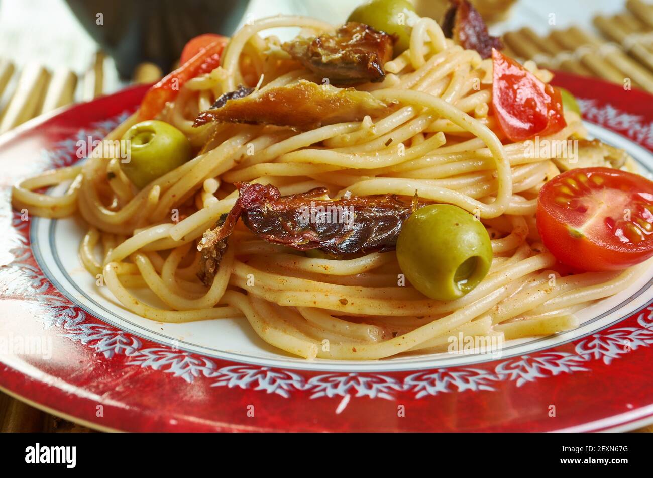 Salsa spaghetti with sardines Add the chilli flakes, tomatoes Stock ...