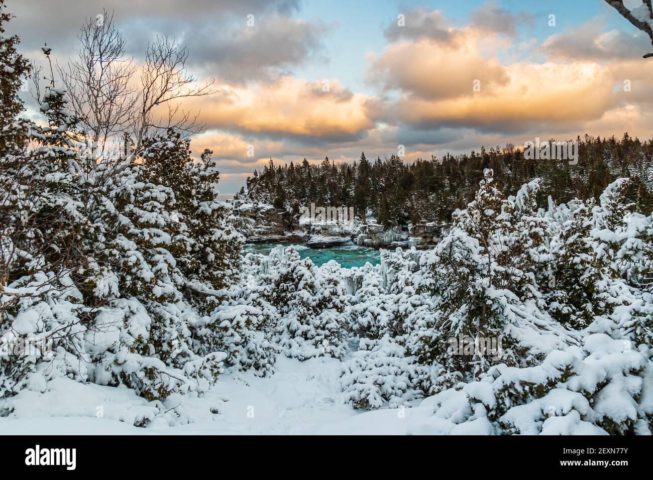 Indian Head Cove & The Grotto Bruce Peninsula National Park Tobermory ...