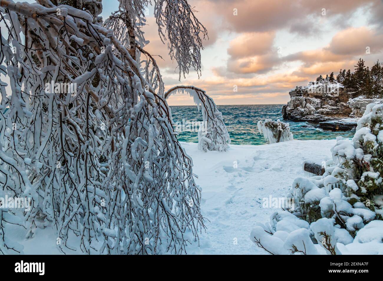 Indian Head Cove & The Grotto Bruce Peninsula National Park Tobermory ...