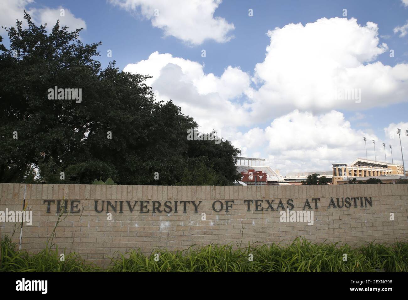 Austin texas memorial stadium building hi-res stock photography and images - Alamy