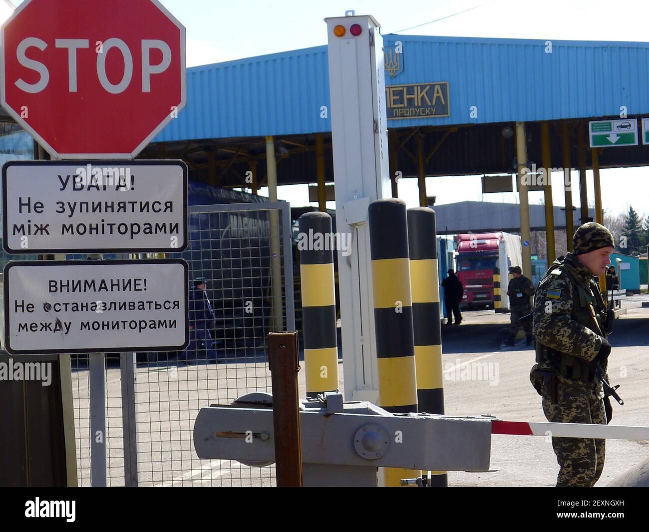 Signs in Ukrainian and Russian at ta border crossing in eastern Ukraine ...